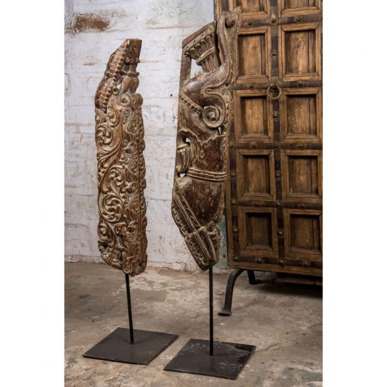 TRADITIONAL CARVED STATUE - Chisel and Log