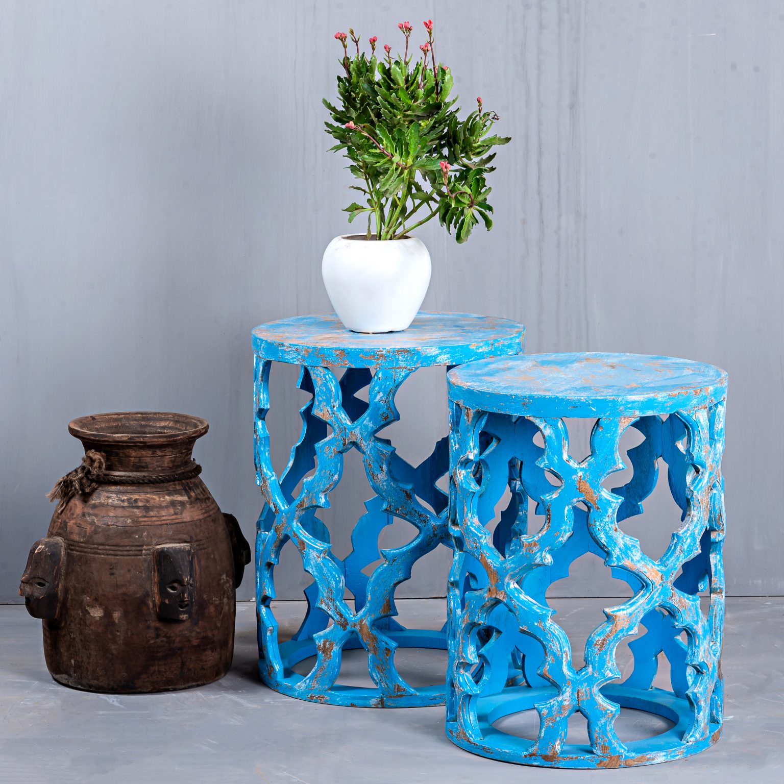 WHITEWASH CARVED INDIAN SWING - Chisel and Log