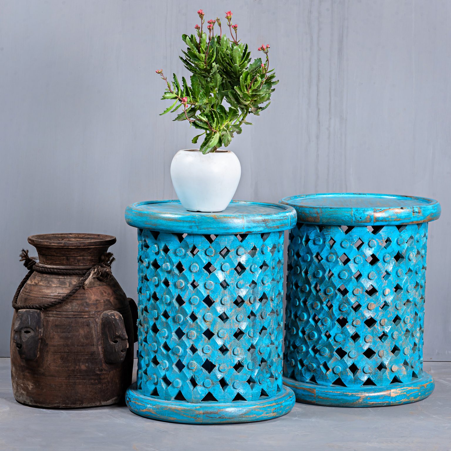 WHITEWASH CARVED INDIAN SWING - Chisel and Log