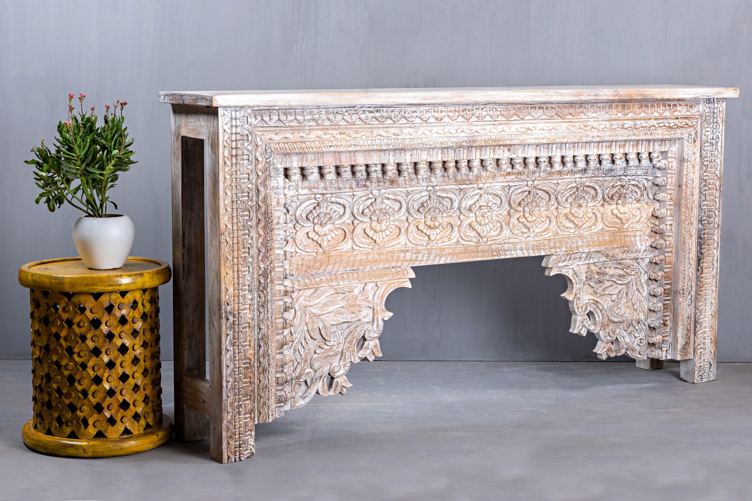 TRADITIONAL INDIAN CONSOLE - Chisel and Log