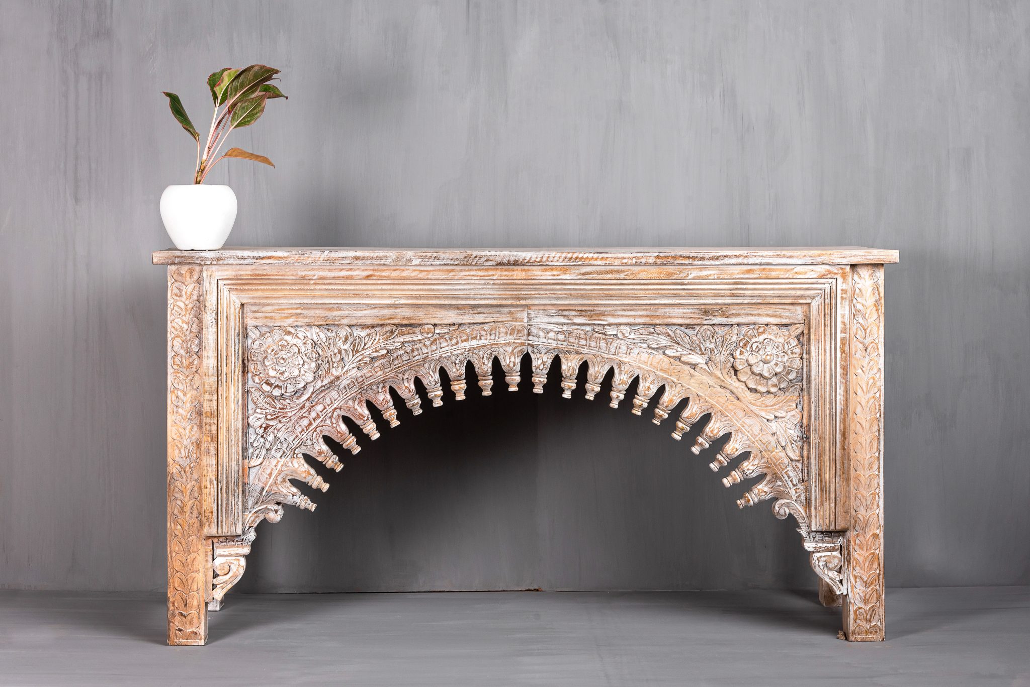 TRADITIONAL INDIAN CONSOLE - Chisel and Log