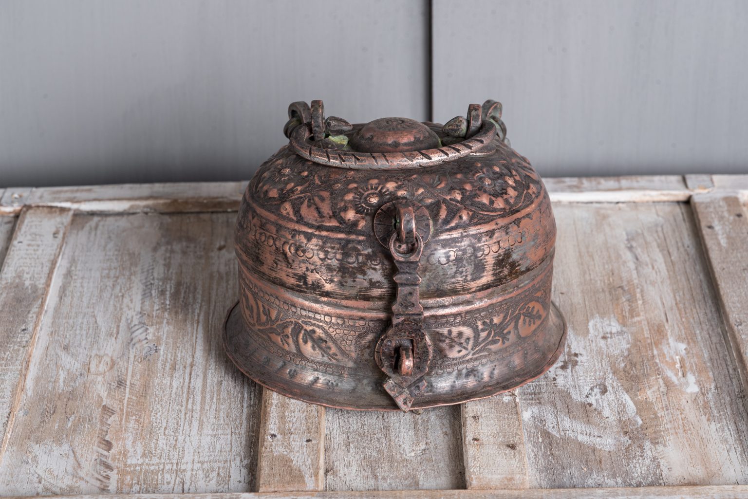 ANTIQUE BRASS BOX - Chisel and Log