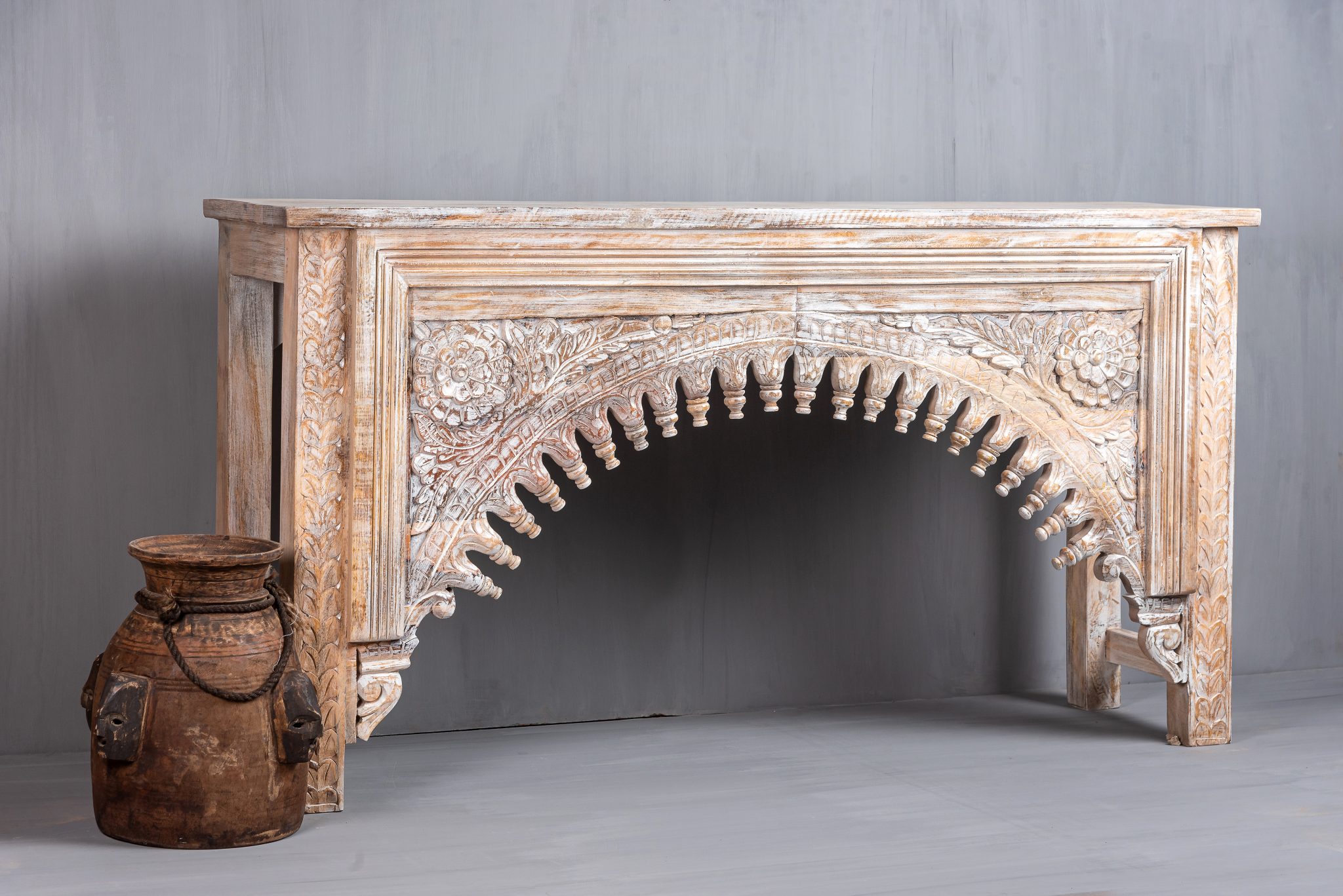 TRADITIONAL INDIAN CONSOLE - Chisel and Log