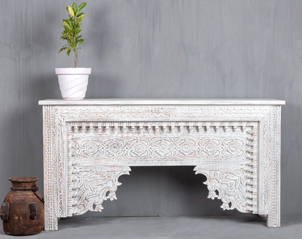 TRADITIONAL INDIAN CONSOLE - Chisel and Log