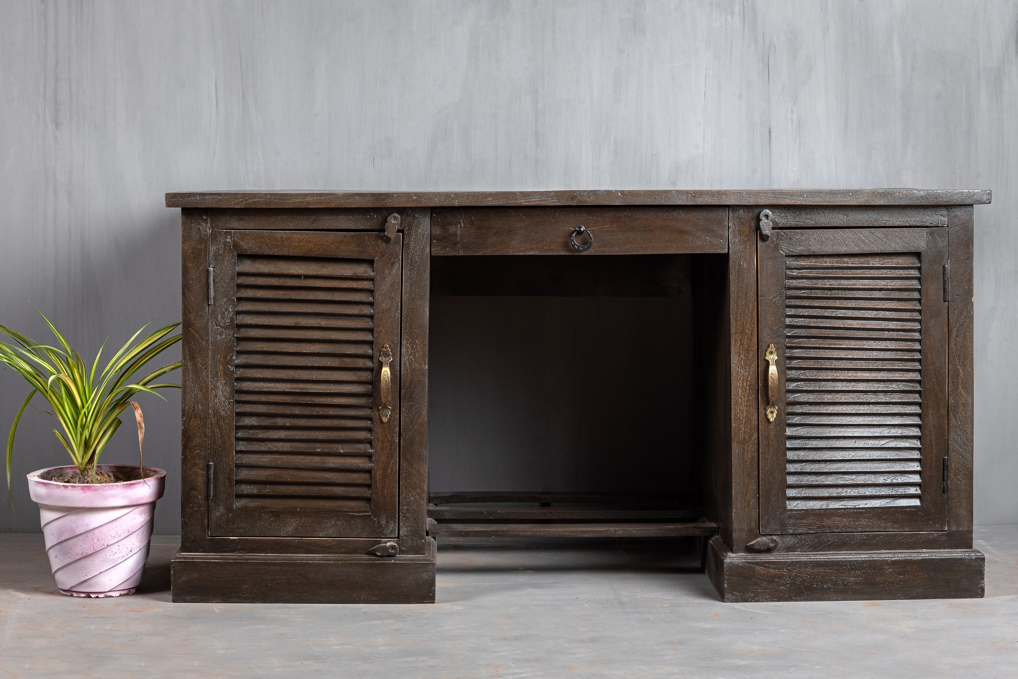 SHUTTER STUDY DESK - Chisel and Log