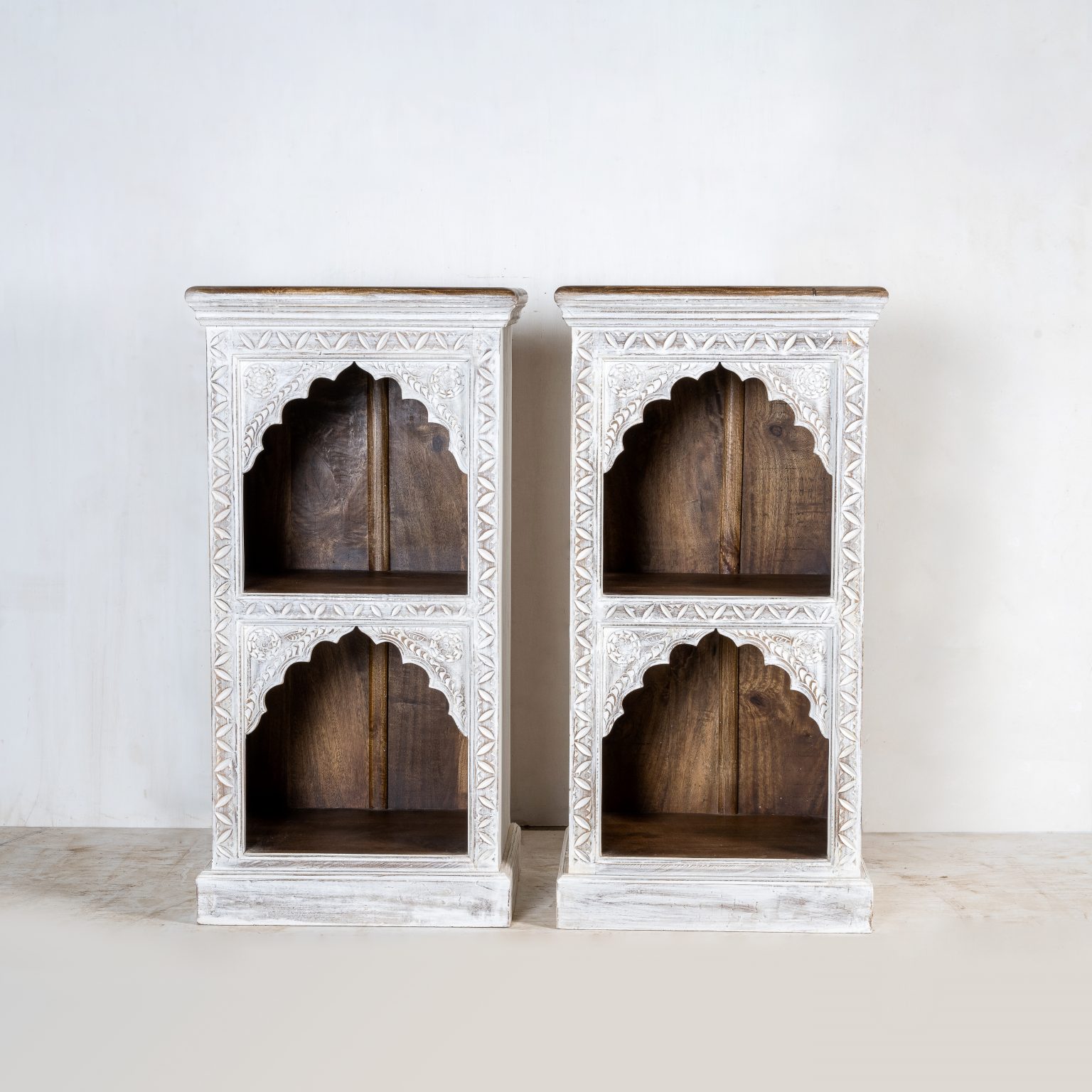 INDIAN ARCH BOOKSHELF - Chisel and Log